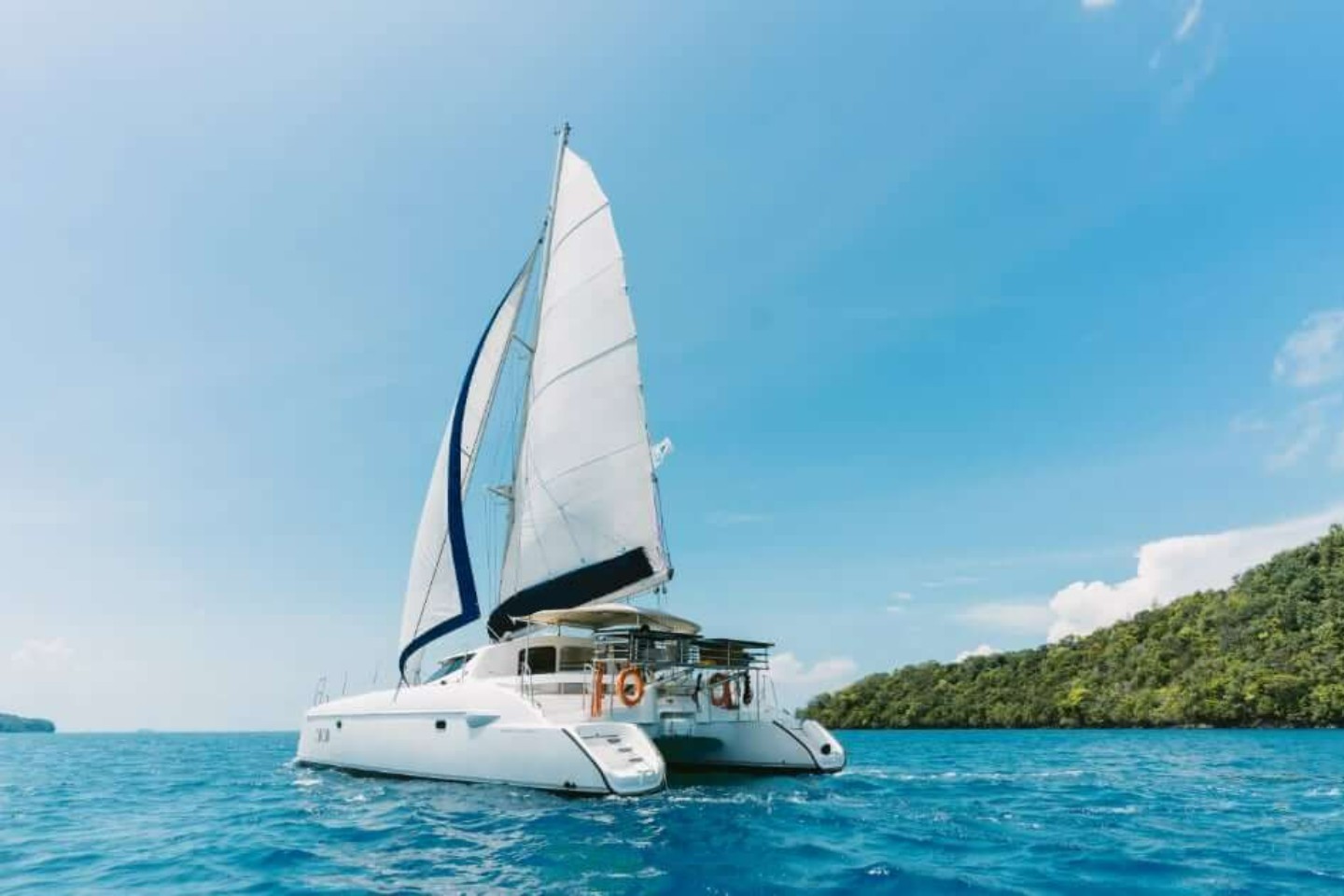 Luxury Sailing Catamaran 40 FT. - Phuket Thailand Travel